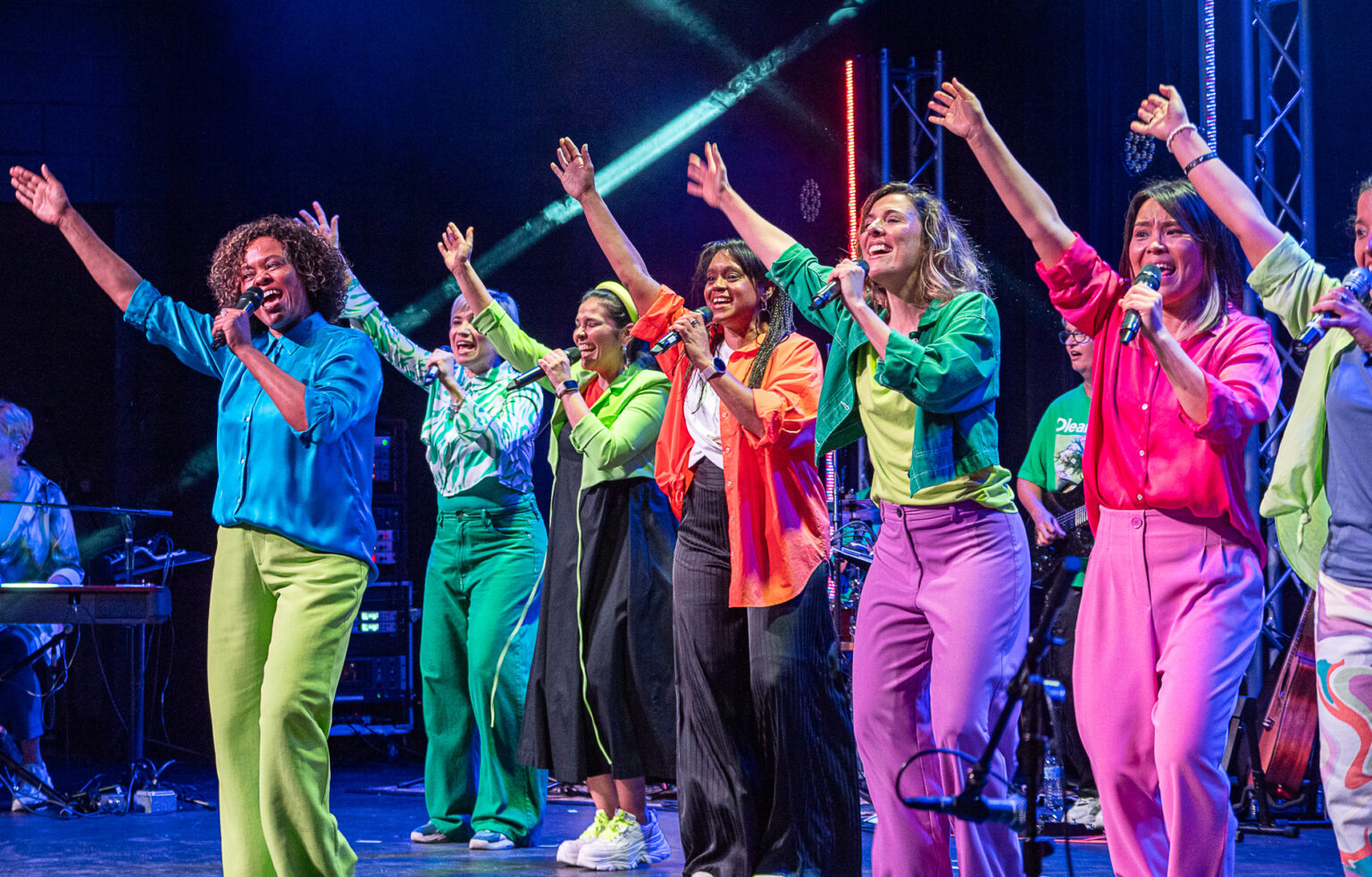 What Is Christmas Caroling? History, Music and Meaning | Gen Verde